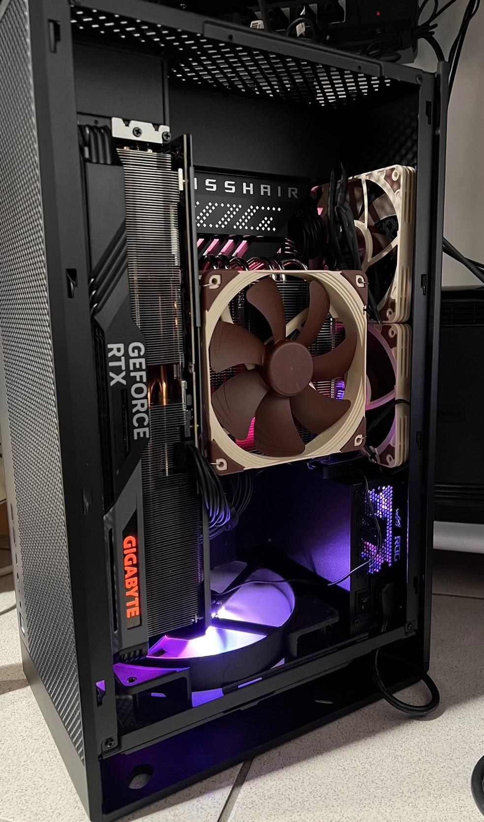 【心得】銀欣SilverStone ALTA G1M 垂直風道MATX機殼 @電腦應用綜合討論 哈啦板 - 巴哈姆特