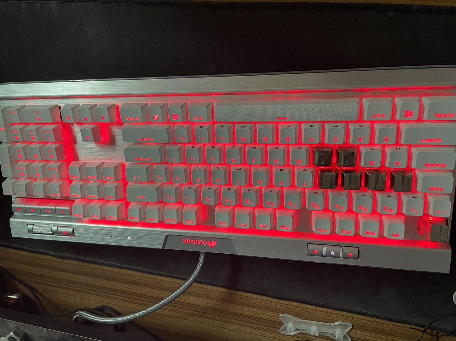 【問題】Corsair K70 RGB MK.2 SE 自己變成全紅光(暫時解決) @電腦應用綜合討論 哈啦板 - 巴哈姆特