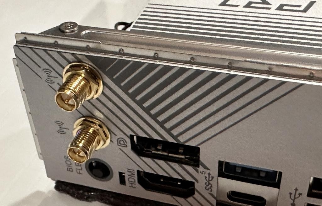 【心得】用料規格中上具備可擴充性的 A620M Pro RS + 65W R7 7700 @電腦應用綜合討論 哈啦板 - 巴哈姆特