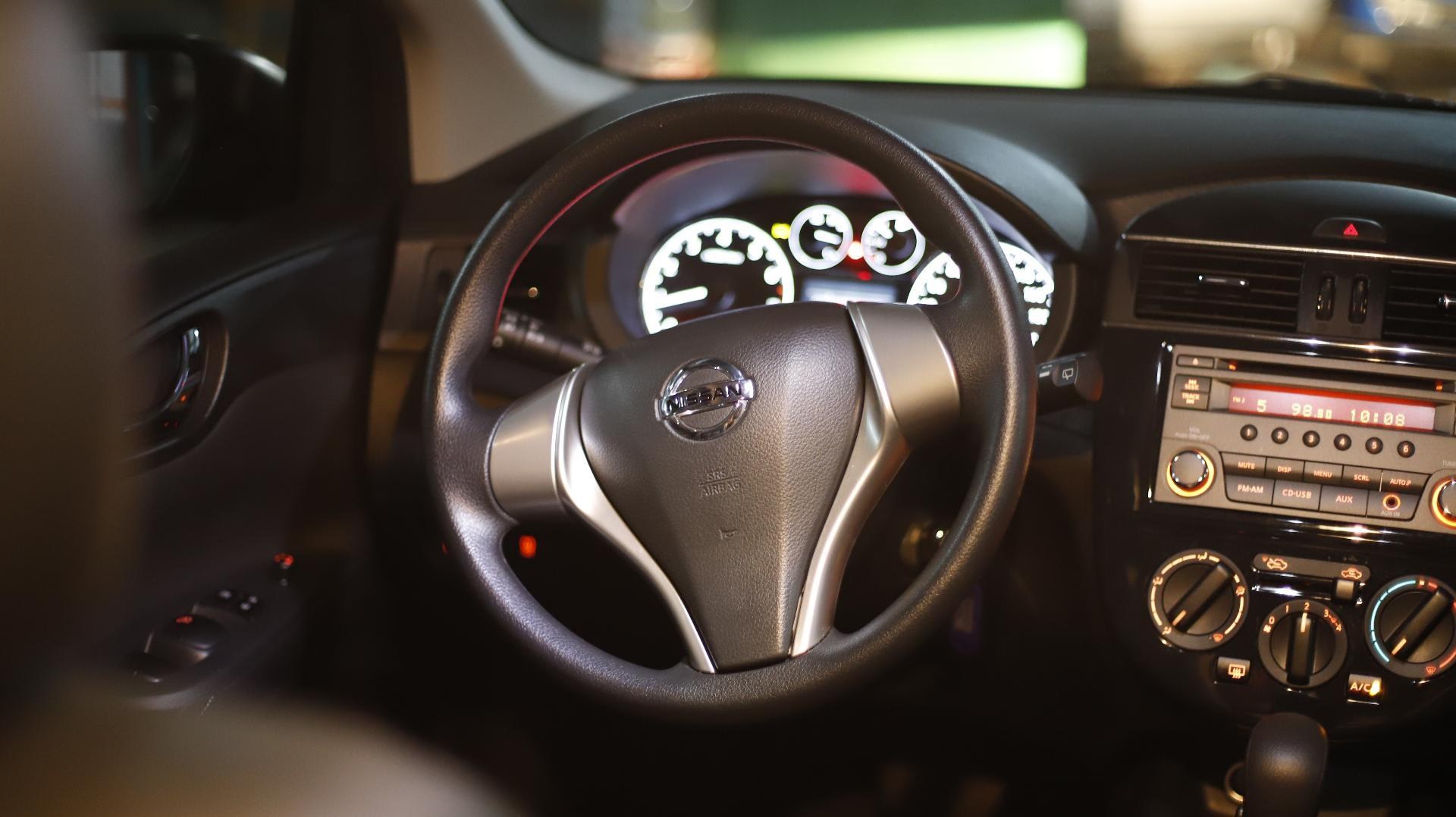 【閒聊】因為又又又被撞了，所以就來超簡易開箱代步車:NISSAN TIIDA 5D @汽機車討論 哈啦板 - 巴哈姆特