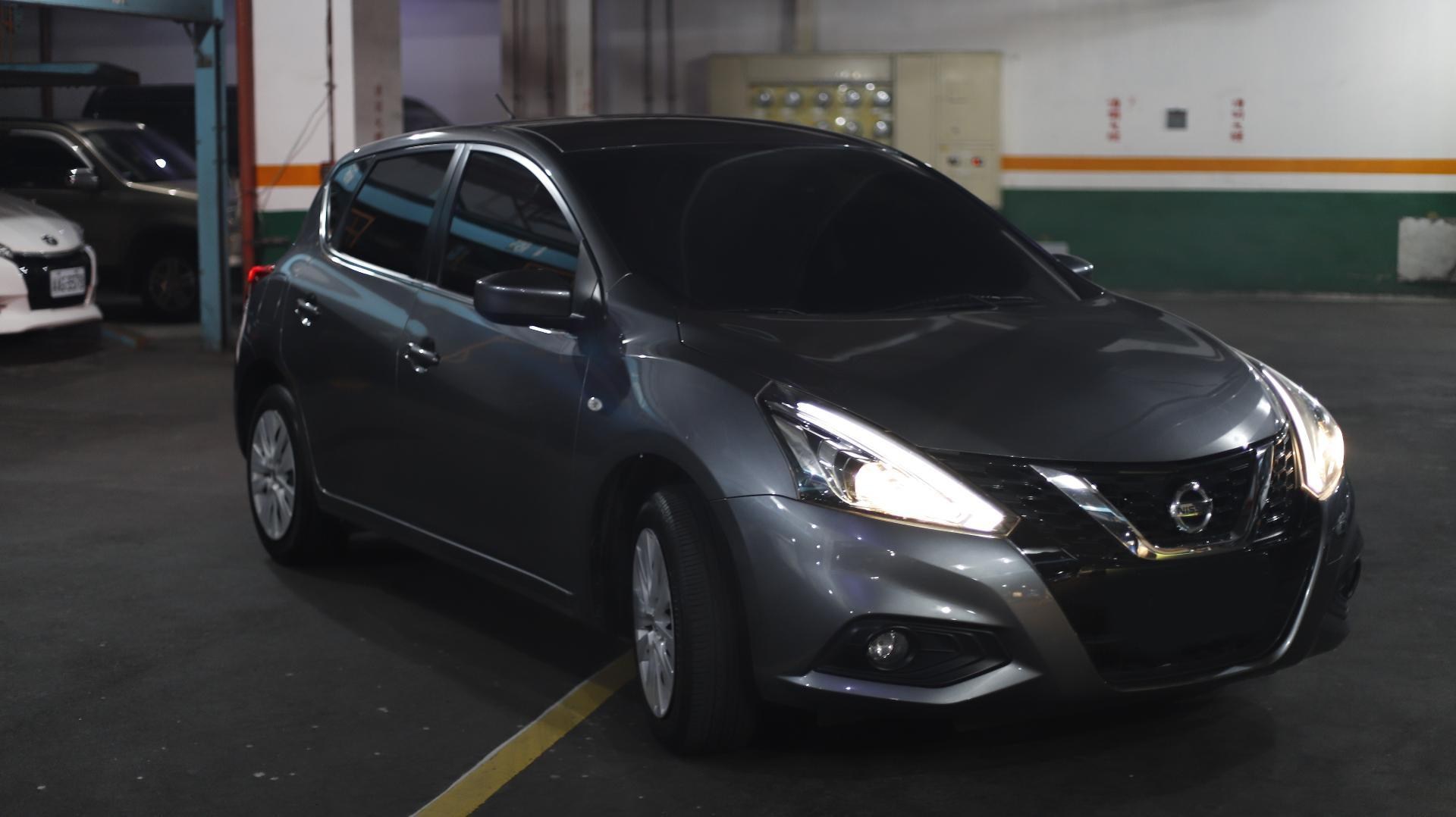 【閒聊】因為又又又被撞了，所以就來超簡易開箱代步車:NISSAN TIIDA 5D @汽機車討論 哈啦板 - 巴哈姆特