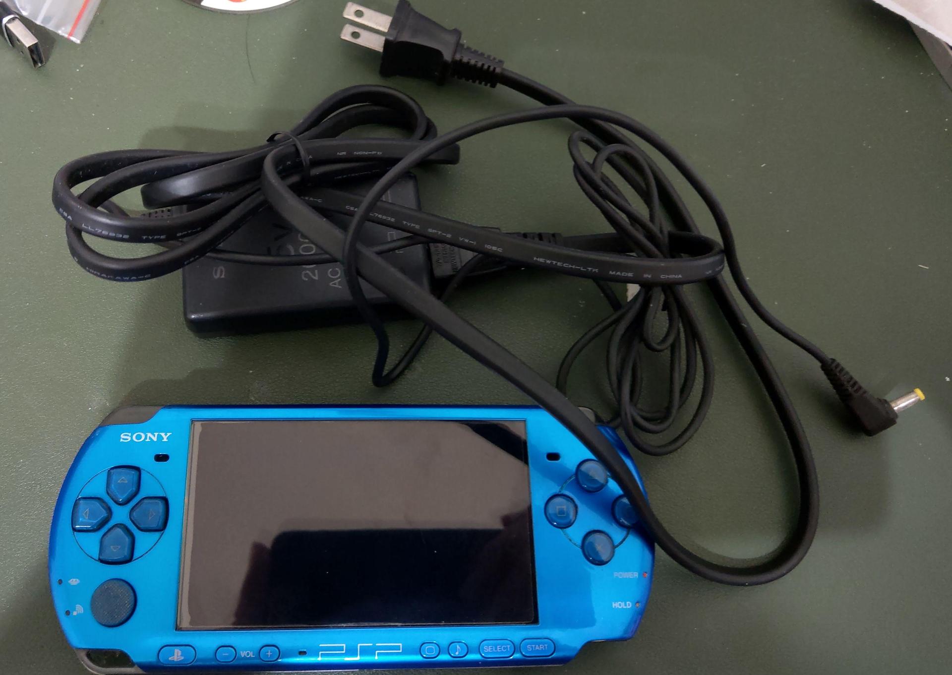 【其他】出售 PSP掌機藍色3007 附有8G副廠記憶卡,版本5.03 @ACG二手交易板 哈啦板 - 巴哈姆特