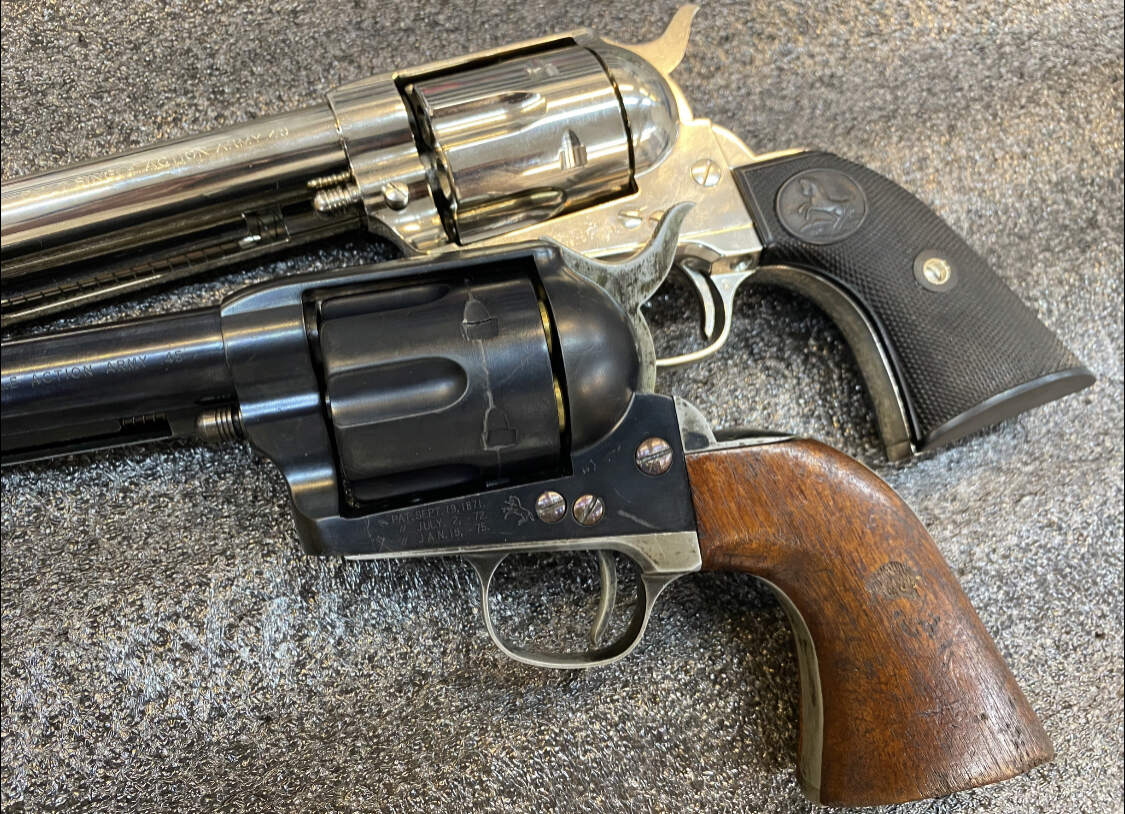 【閒聊1代&2代樣式 colt single action army 45 (saa) Hudson發火模型&tanaka氣槍 @野戰 (生存) 遊戲 哈啦板 - 巴哈姆特