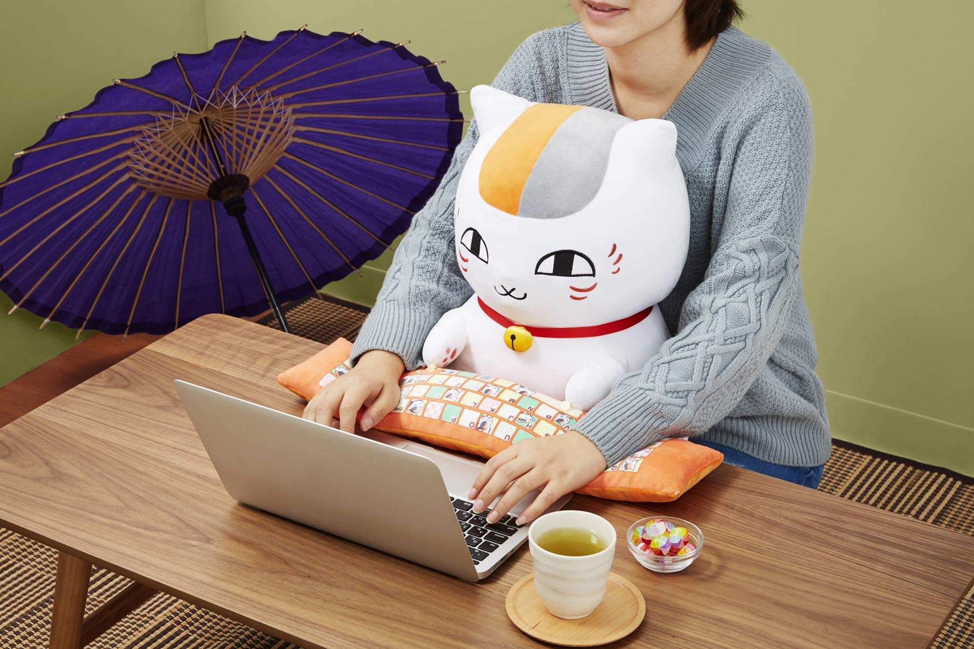 【情報】【預購】《夏目友人帳 貓咪老師》PC CUSHION 可愛登場！ @綜合公仔玩具討論區 哈啦板 - 巴哈姆特