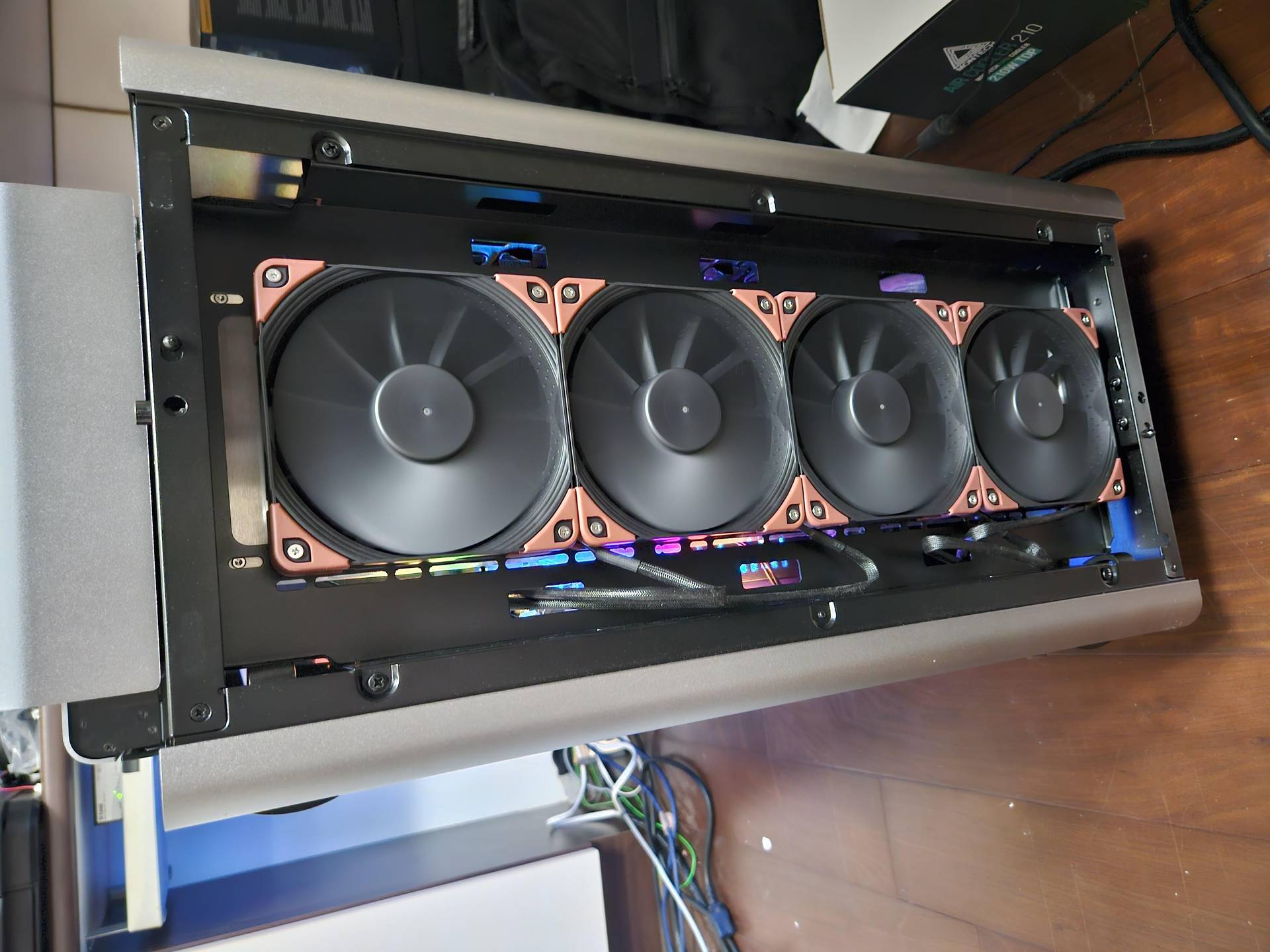 【問題】請問沒NV Link的4090是靠什麼串聯的？(更新完工圖) @電腦應用綜合討論 哈啦板 - 巴哈姆特