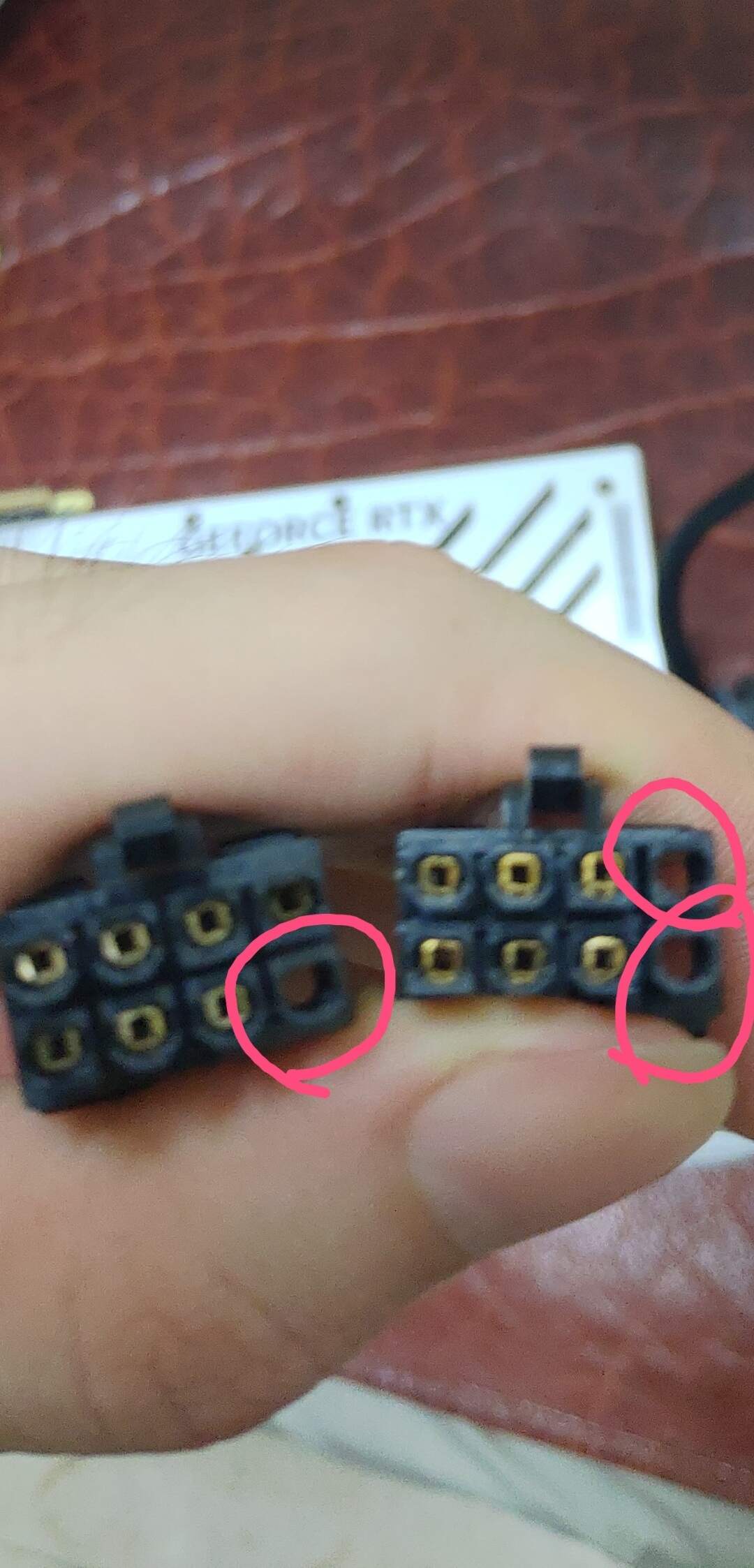 【問題】40顯卡12VHPWR 的8pin跟原本電供的8pin不一樣是正常嗎？ @電腦應用綜合討論 哈啦板 - 巴哈姆特