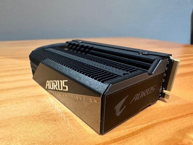 【心得】加蓋再加蓋 AORUS Gen 5 12000 SSD 2TB開箱 @電腦應用綜合討論 哈啦板 - 巴哈姆特