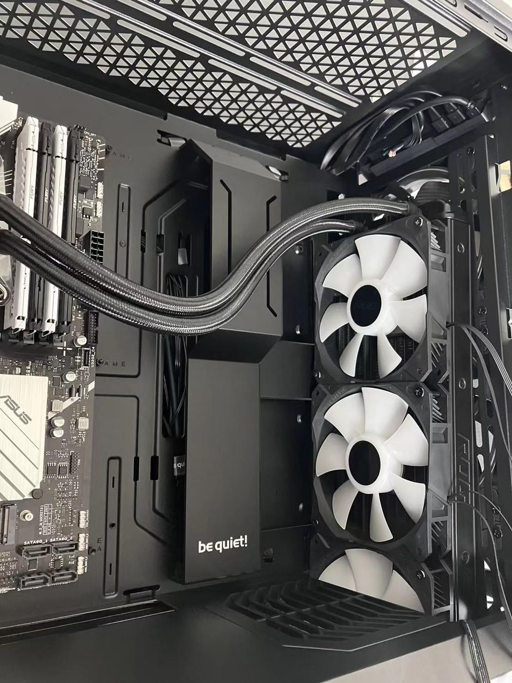 【心得】be quiet! SHADOW BASE 800 FX簡約質感線條RGB中塔型機殼開箱 @電腦應用綜合討論 哈啦板 - 巴哈姆特