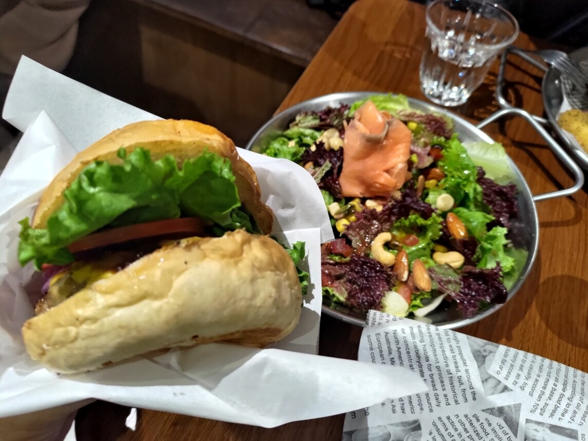 202401TakeOut Burger&Cafe 民權店 - houseeeast的創作 - 巴哈姆特