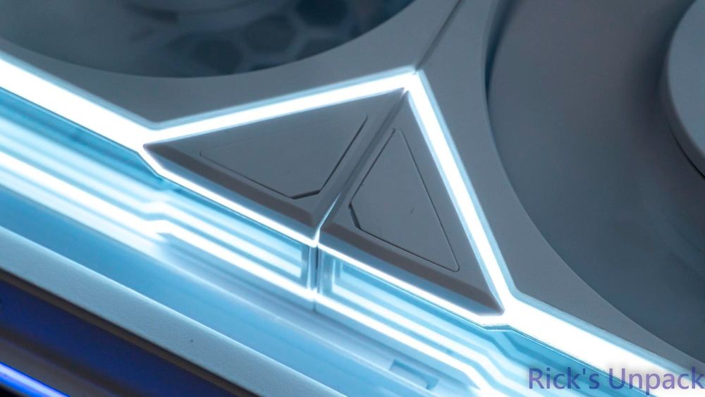 【心得】【開箱】自帶螢幕的積木風扇 | LIAN LI UNI FAN TL LCD 120 WHITE @電腦應用綜合討論 哈啦板 - 巴哈姆特