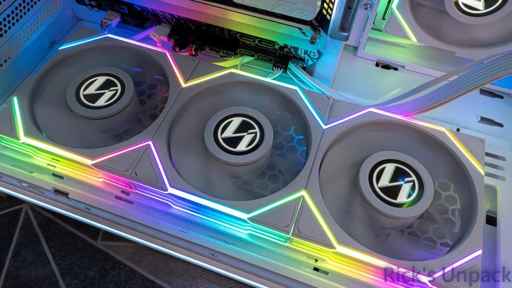 【心得】【開箱】自帶螢幕的積木風扇 | LIAN LI UNI FAN TL LCD 120 WHITE @電腦應用綜合討論 哈啦板 - 巴哈姆特