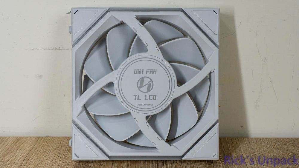 【心得】【開箱】自帶螢幕的積木風扇 | LIAN LI UNI FAN TL LCD 120 WHITE @電腦應用綜合討論 哈啦板 - 巴哈姆特