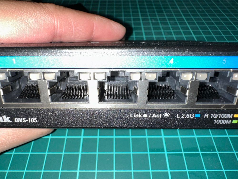 【心得】D-LINK DMS-105 簡單開箱 @電腦應用綜合討論 哈啦板 - 巴哈姆特