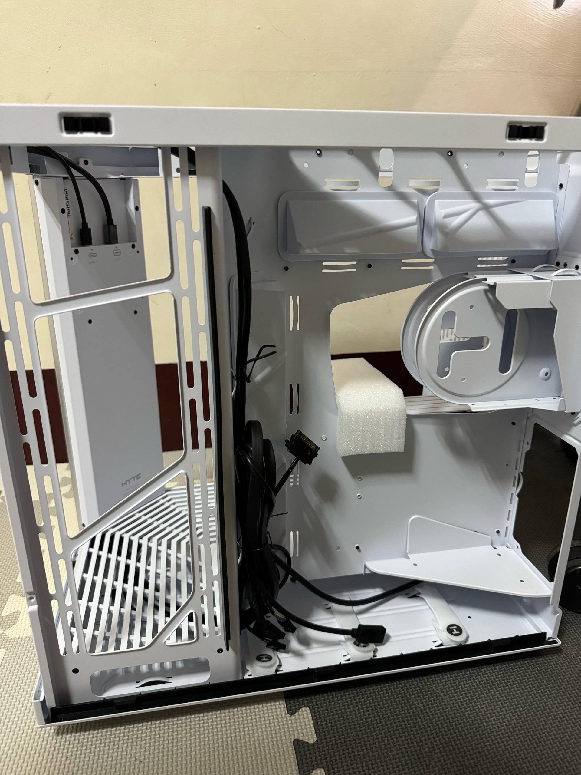 【心得】遲來的Hyte Y70 簡易開箱分享 2樓更新沒螢幕版本～ @電腦應用綜合討論 哈啦板 - 巴哈姆特