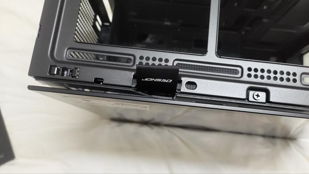 【心得】JONSBO 喬思伯 D300 機殼開箱 @電腦應用綜合討論 哈啦板 - 巴哈姆特