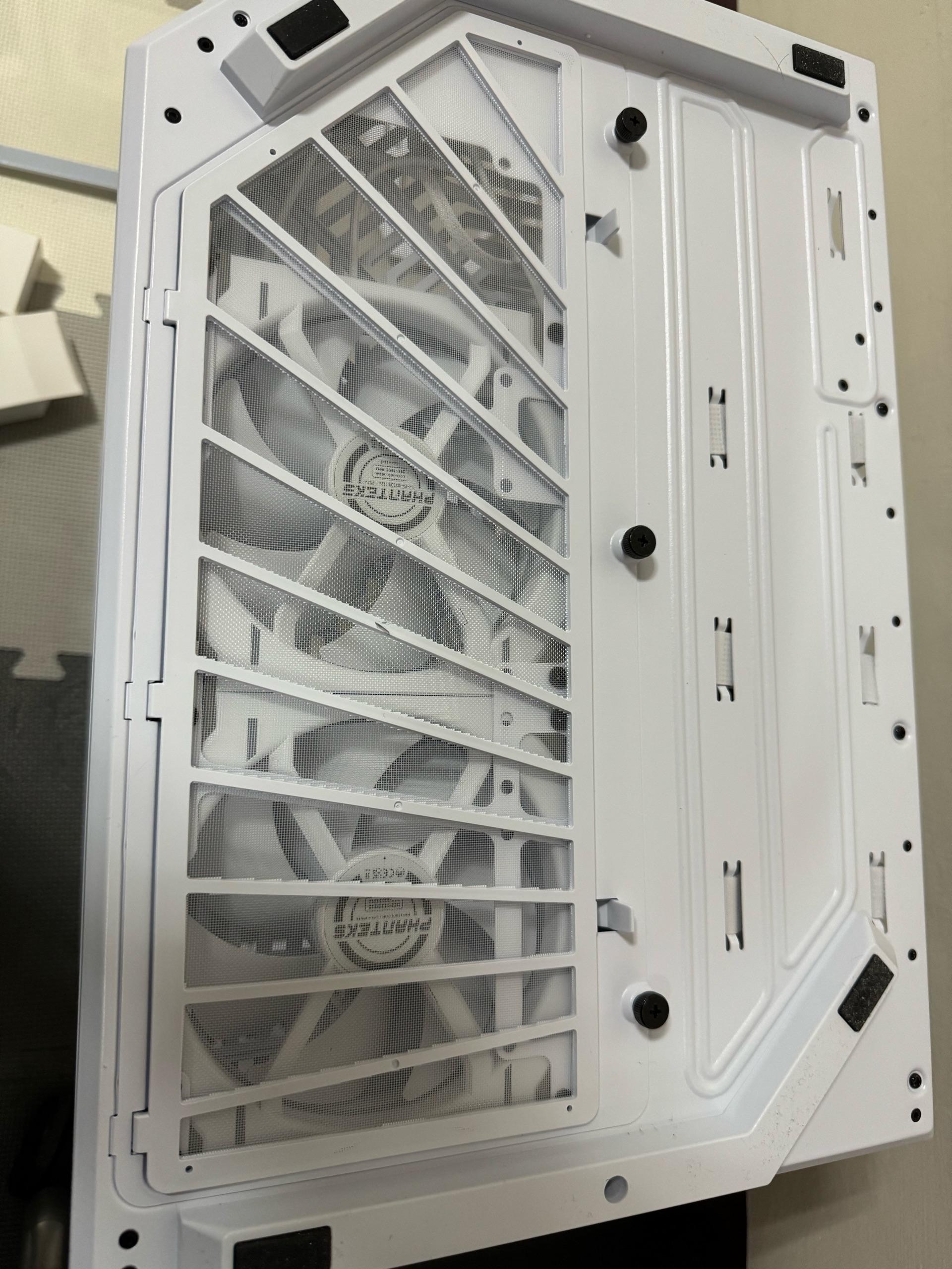 【心得】遲來的Hyte Y70 簡易開箱分享 2樓更新沒螢幕版本～ @電腦應用綜合討論 哈啦板 - 巴哈姆特