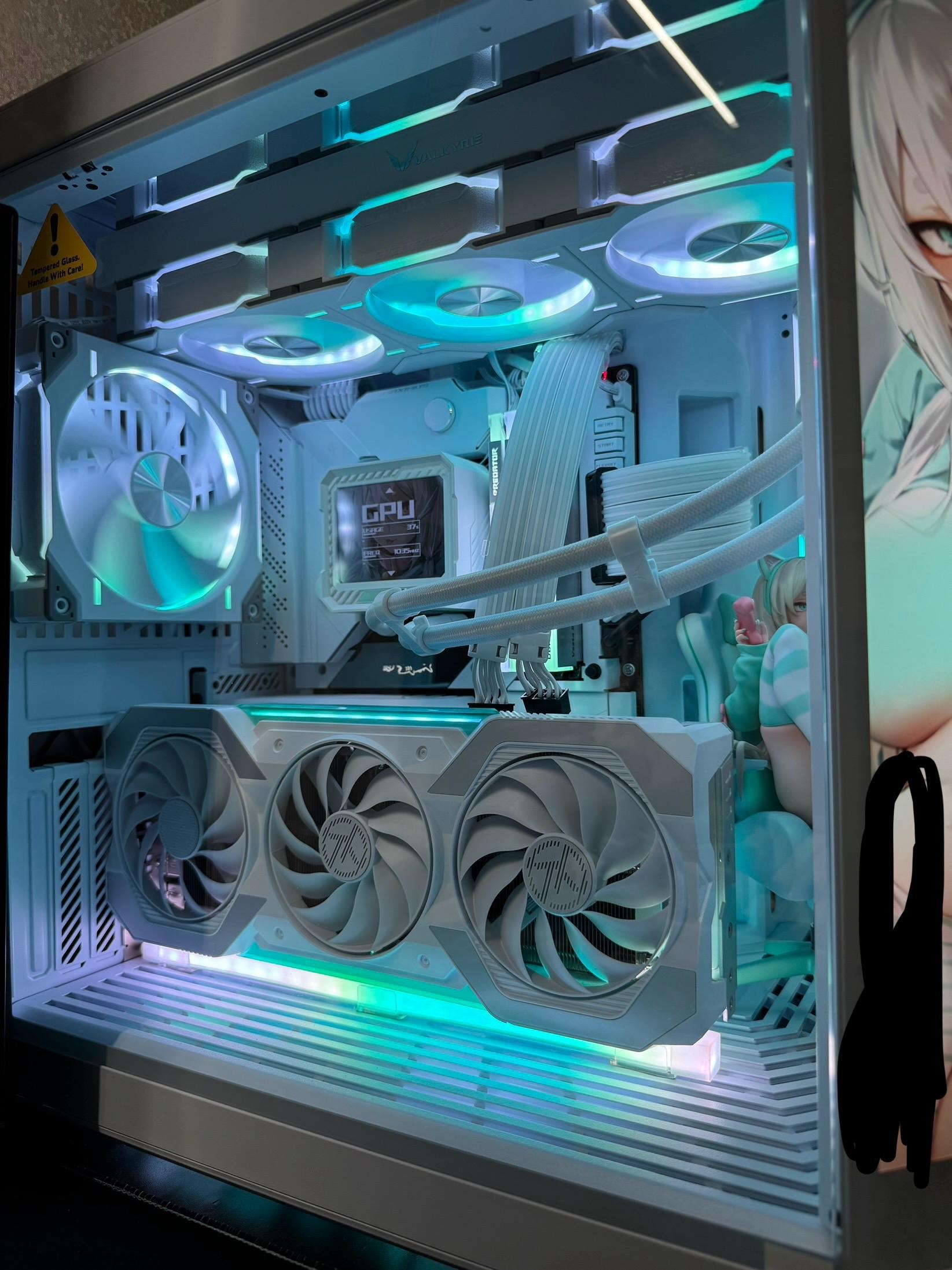 【心得】遲來的Hyte Y70 簡易開箱分享 2樓更新沒螢幕版本～ @電腦應用綜合討論 哈啦板 - 巴哈姆特