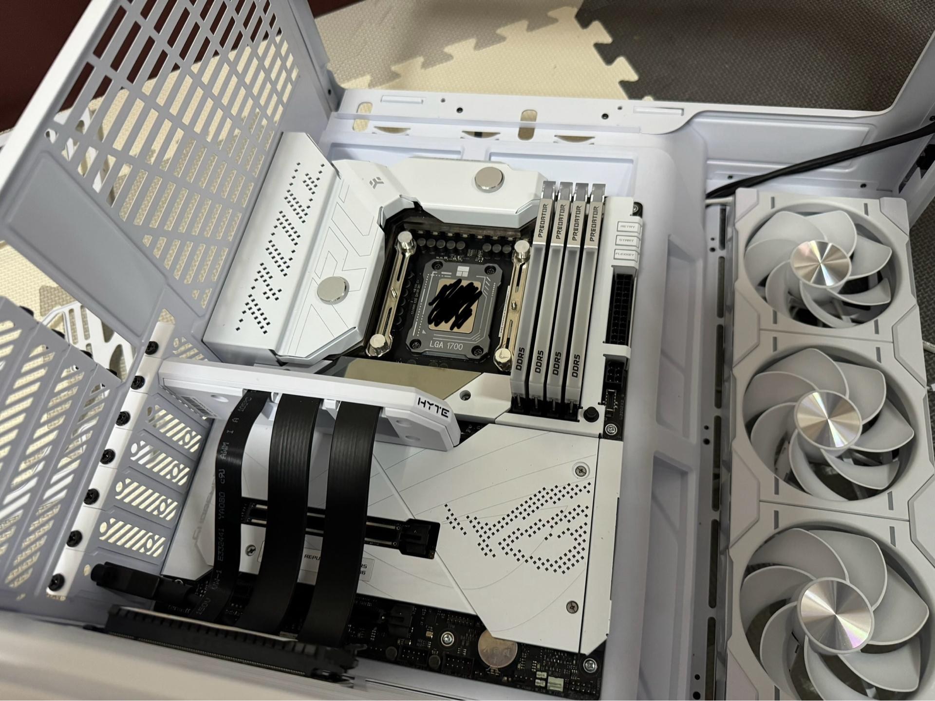 【心得】遲來的Hyte Y70 簡易開箱分享 2樓更新沒螢幕版本～ @電腦應用綜合討論 哈啦板 - 巴哈姆特