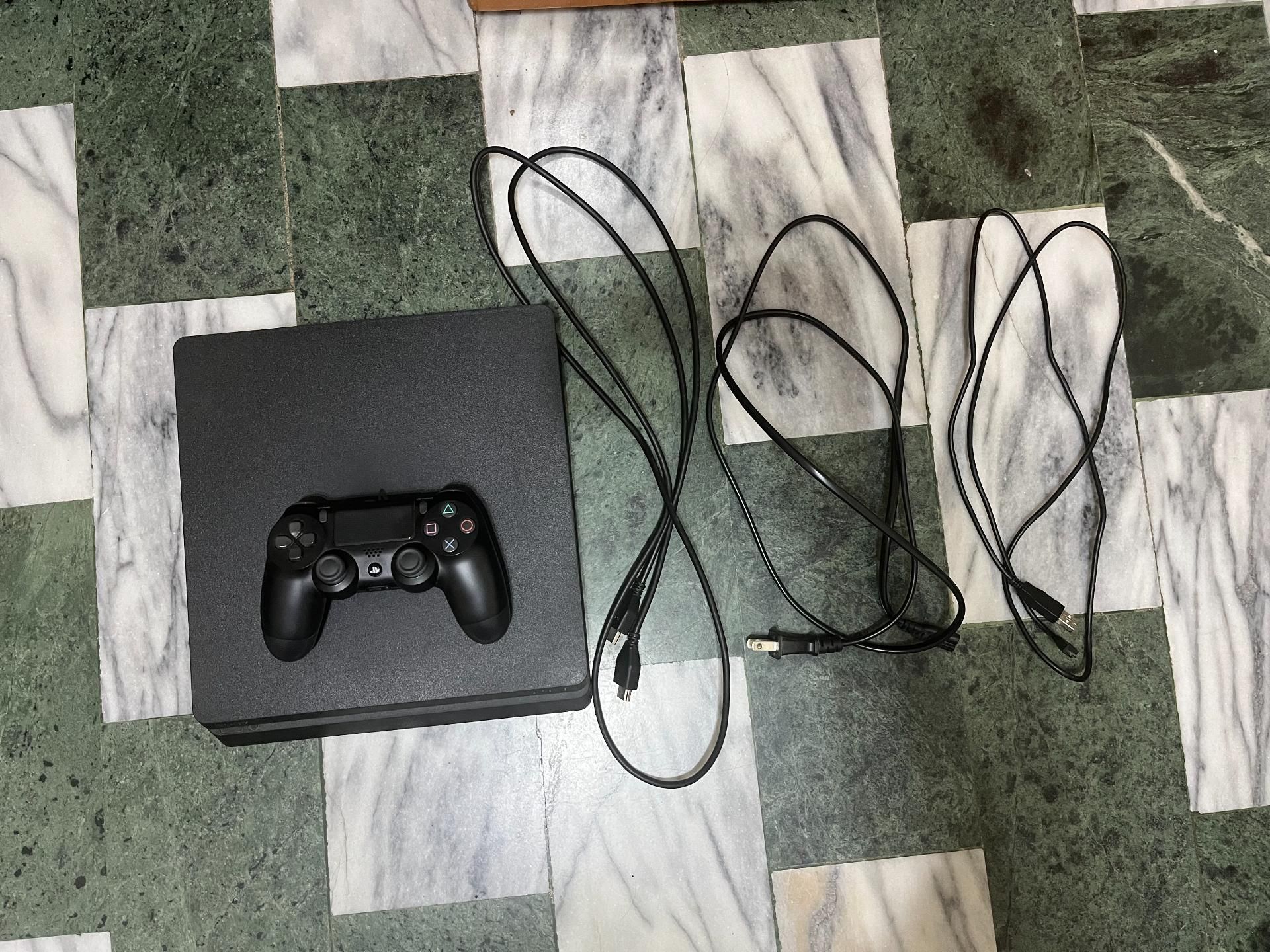 【其他】【出售】PS4主機-slim(500G)無保固+PS4所有遊戲約(30片) @ACG二手交易板 哈啦板 - 巴哈姆特