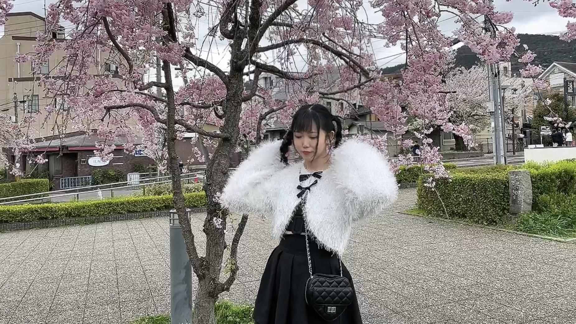 開箱｜GRL心型鍊條包&棕色長靴の絕美LOOK !! - ap1995091404的創作 - 巴哈姆特