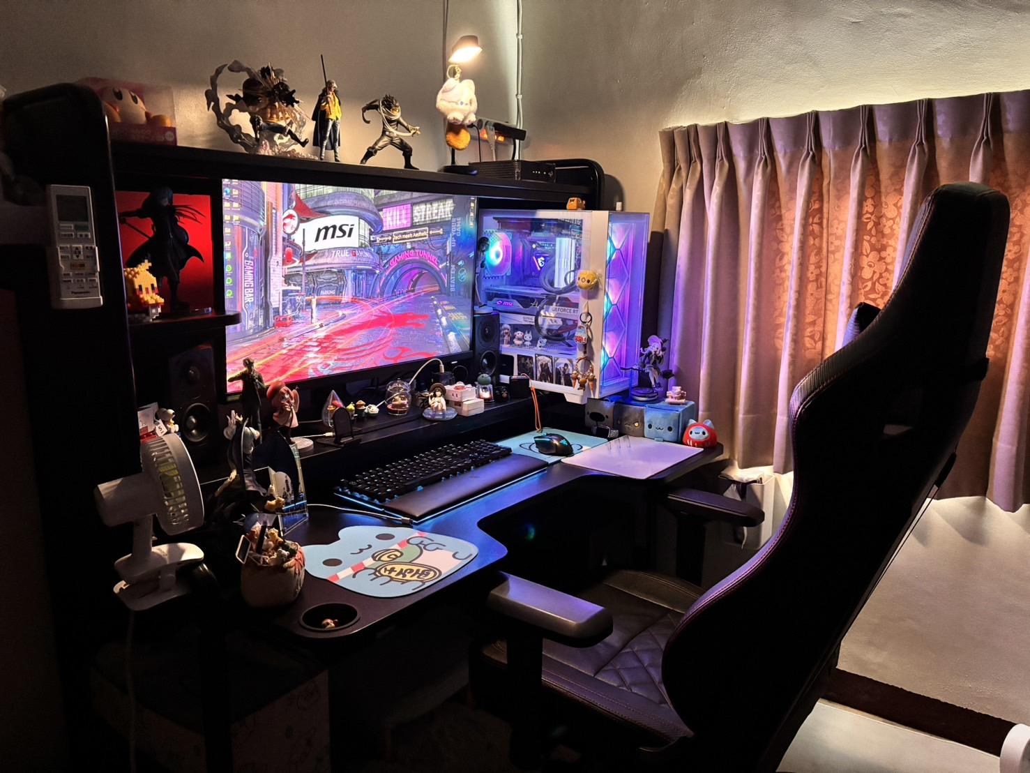 RE:【問題】請大家分享一下電腦桌的擺設！！ @電腦應用綜合討論 哈啦板 - 巴哈姆特