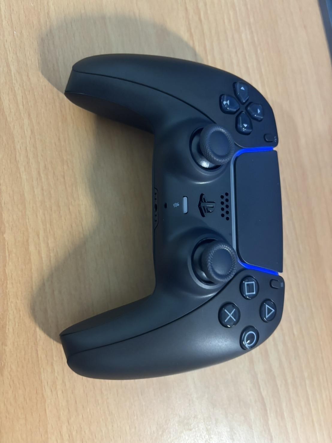 (販售)PS5 搖桿 DualSense PS5 燦坤公司貨 士林捷運站面交 2024 /04/27購入 1850元 @ACG二手交易板 哈啦板 - 巴哈姆特