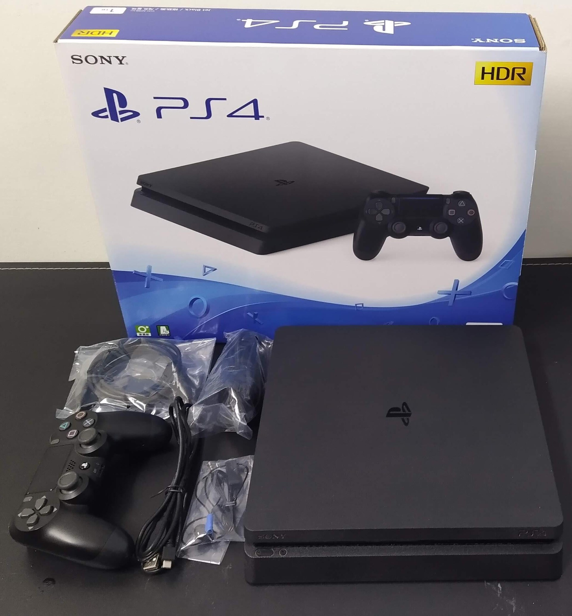 【出售】PS4 SLIM CHU-2218B 極致黑 1TB主機+6片遊戲 @ACG二手交易板 哈啦板 - 巴哈姆特
