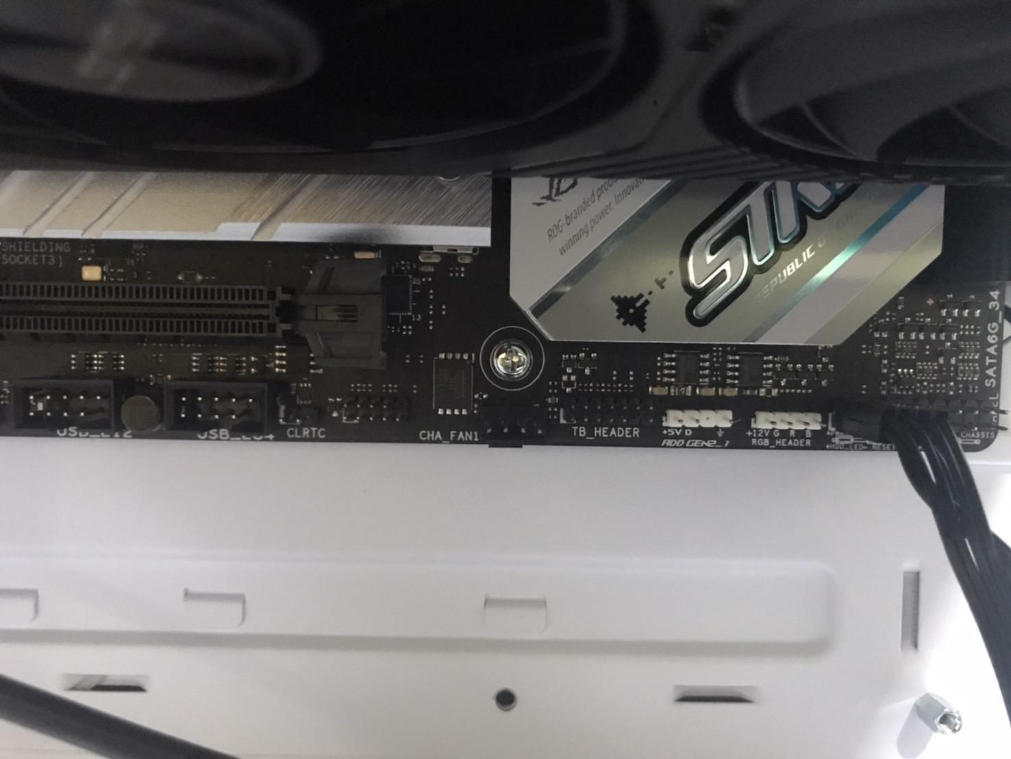 【問題】請問顯示卡支撐架的線是插哪一個呢? @電腦應用綜合討論 哈啦板 - 巴哈姆特