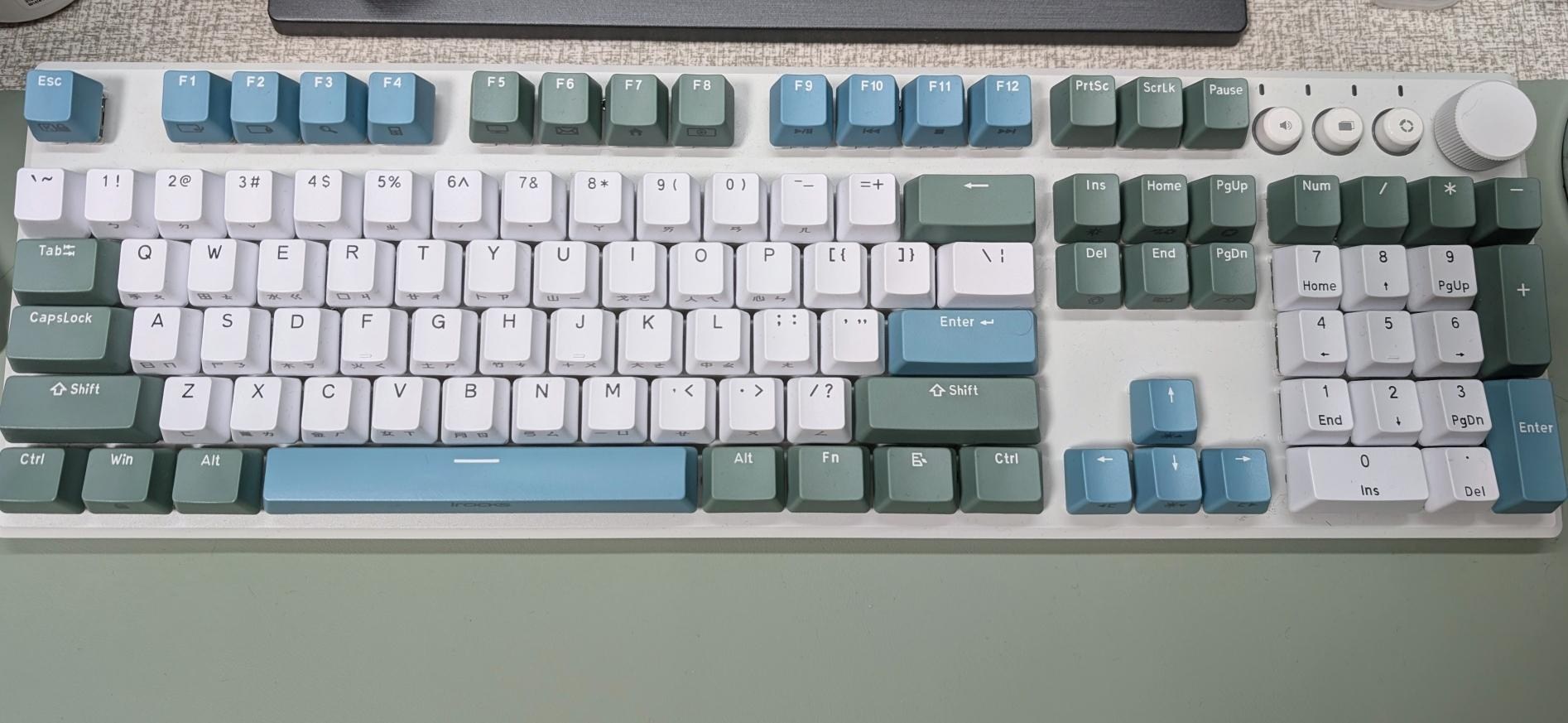 【心得】我的第一把機械鍵盤 IROCKS K74R 簡易開箱 @電腦應用綜合討論 哈啦板 - 巴哈姆特