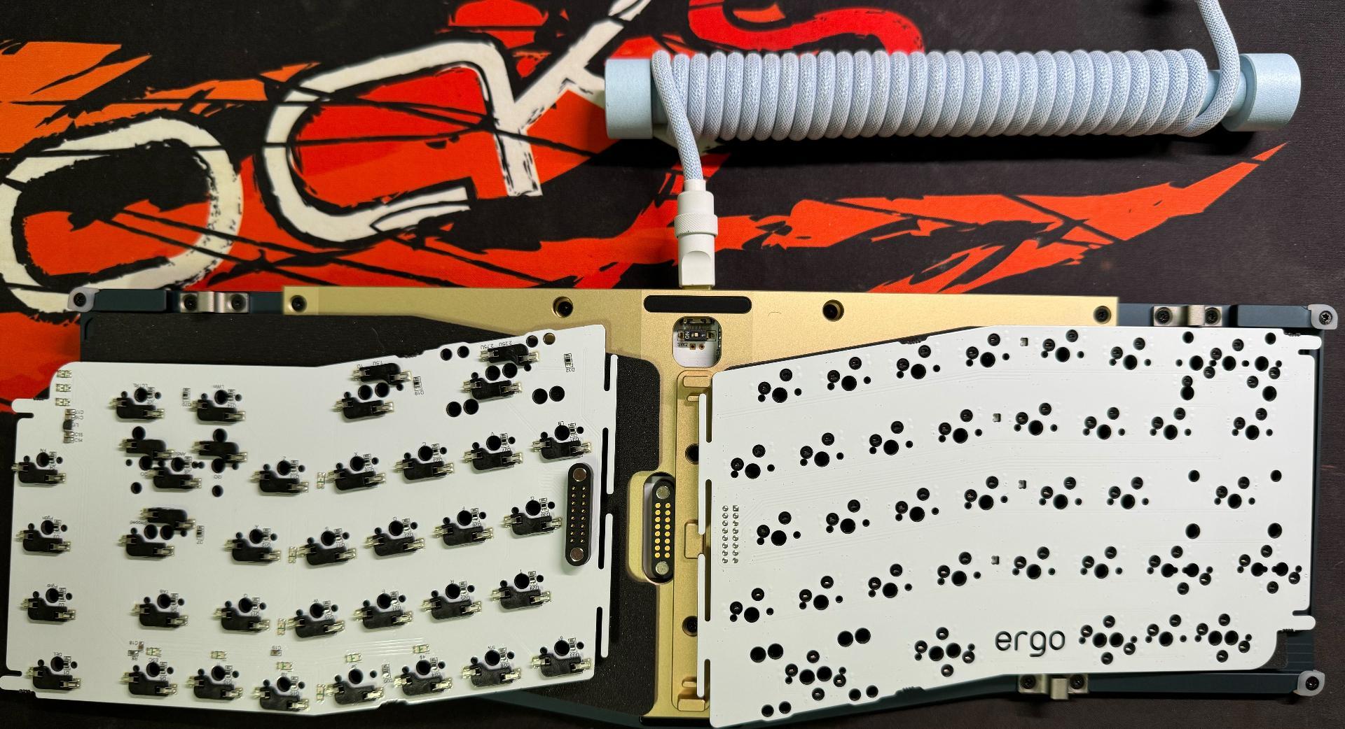 【開箱+組裝】QwertyKeys Neo Ergo 客製化機械鍵盤 - gary87010500的創作 - 巴哈姆特