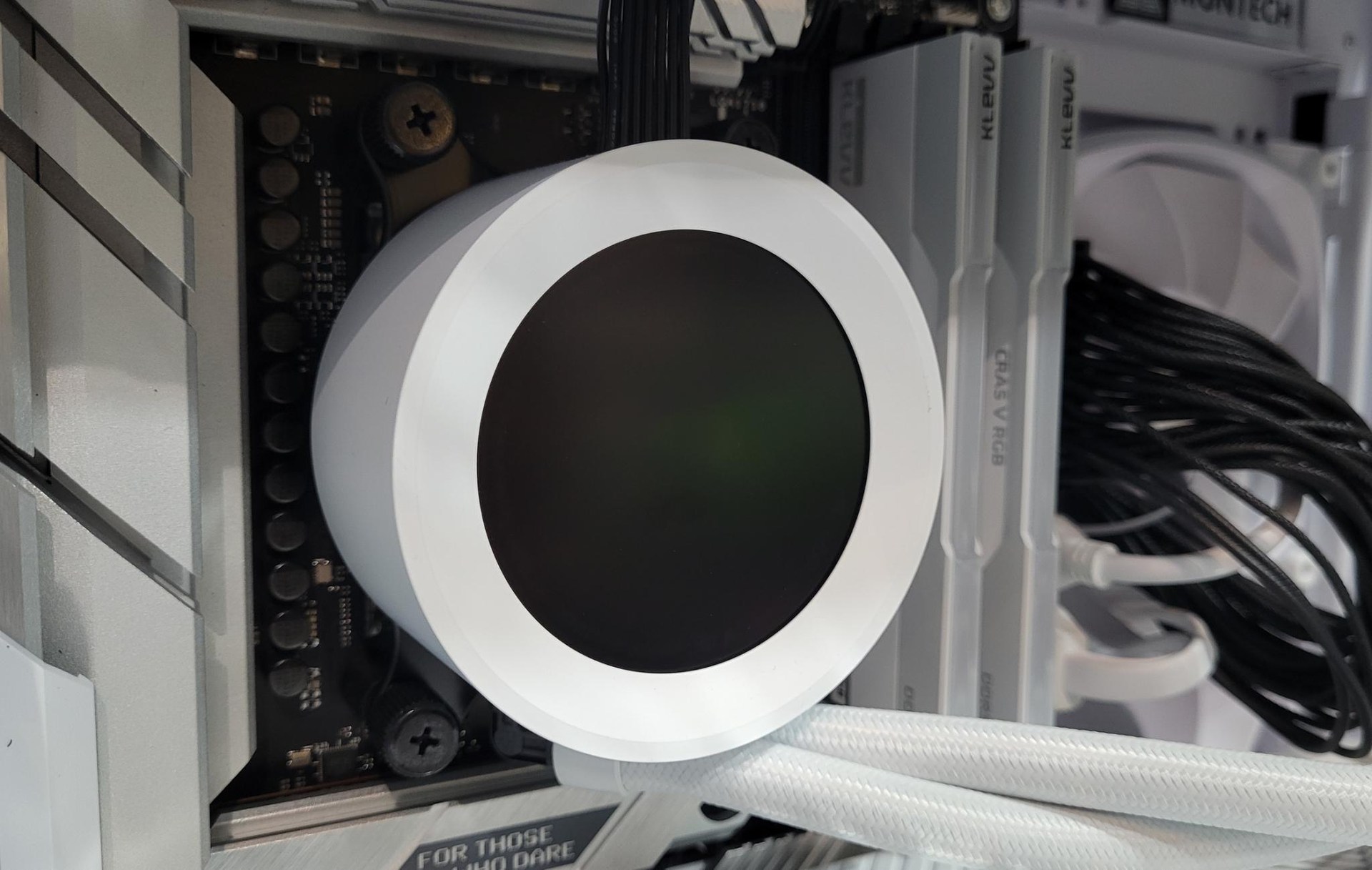 【心得】簡約純白機的好朋友，第二彈-恩傑 NZXT Kraken Elite 360 RGB開箱 @電腦應用綜合討論 哈啦板 - 巴哈姆特