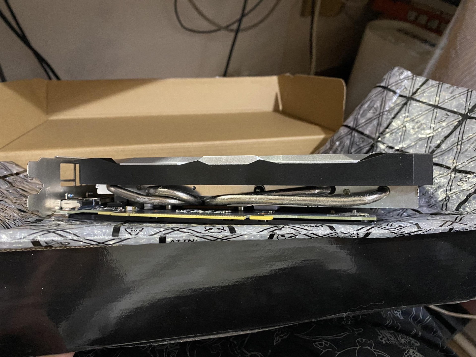 【出售】MSI GeForce RTX 2060 VENTUS 6G OC 二手(暫售) @ACG二手交易板 哈啦板 - 巴哈姆特