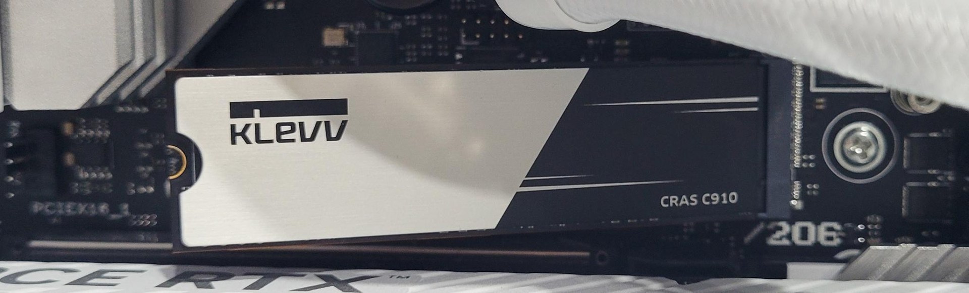 【心得】純白機的好朋友，第三彈-科賦 KLEVV CRAS C910 M.2 SSD開箱 @電腦應用綜合討論 哈啦板 - 巴哈姆特