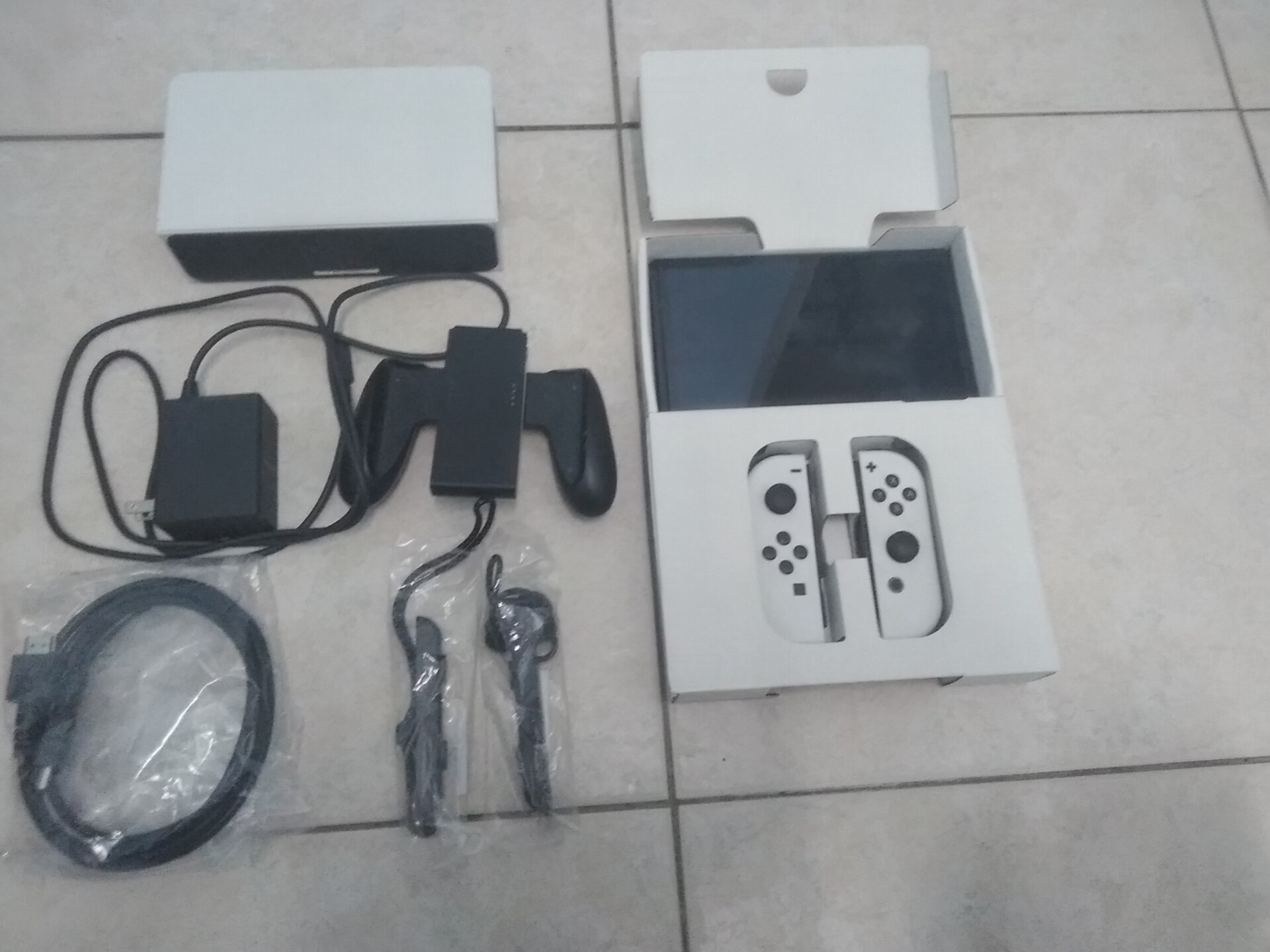 【其他】[出售]二手 SWITCH OLED @ACG二手交易板 哈啦板 - 巴哈姆特