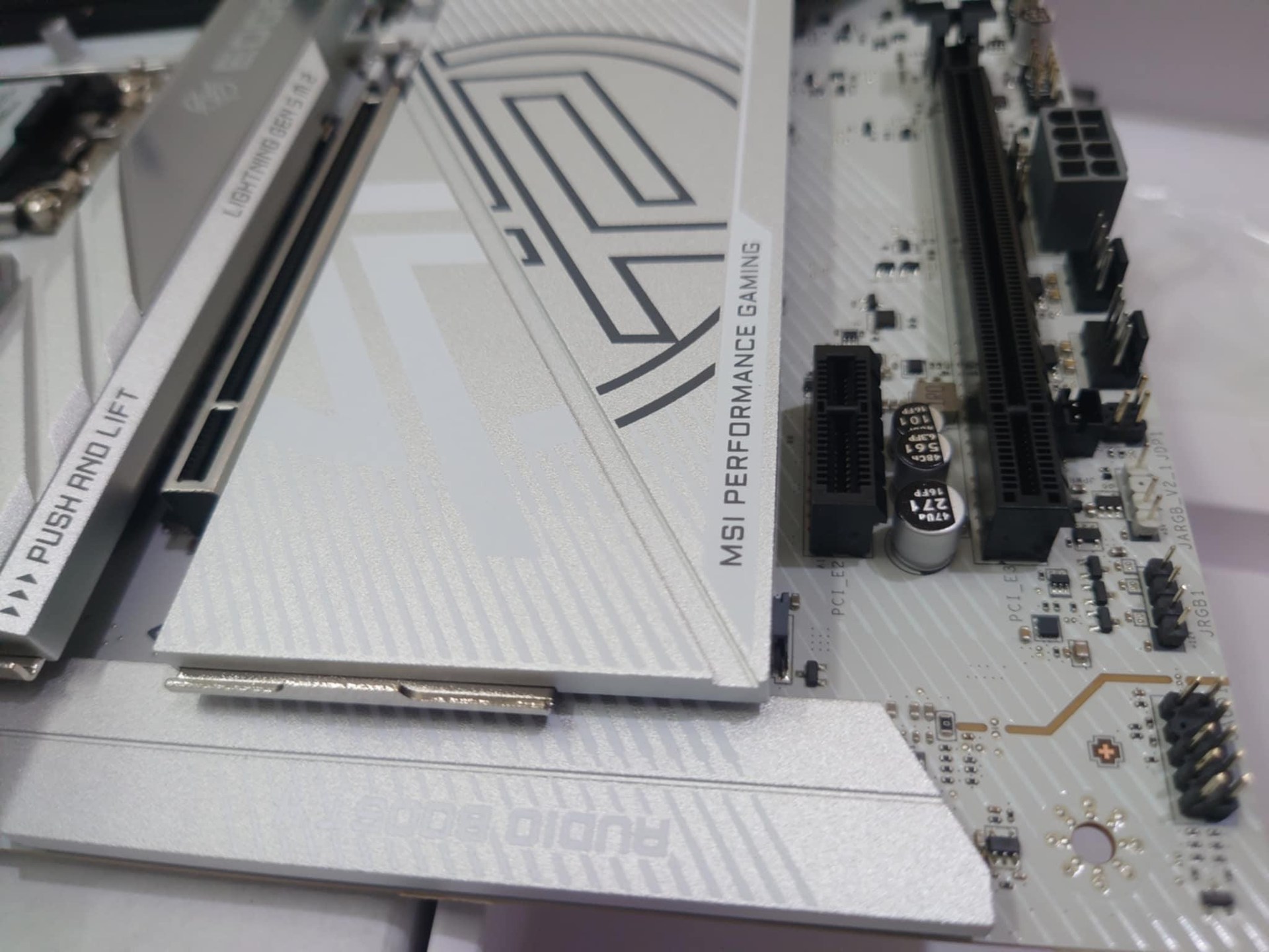 【心得】微星 MPG Z890 EDGE TI WIFI 開箱簡介 @電腦應用綜合討論 哈啦板 - 巴哈姆特