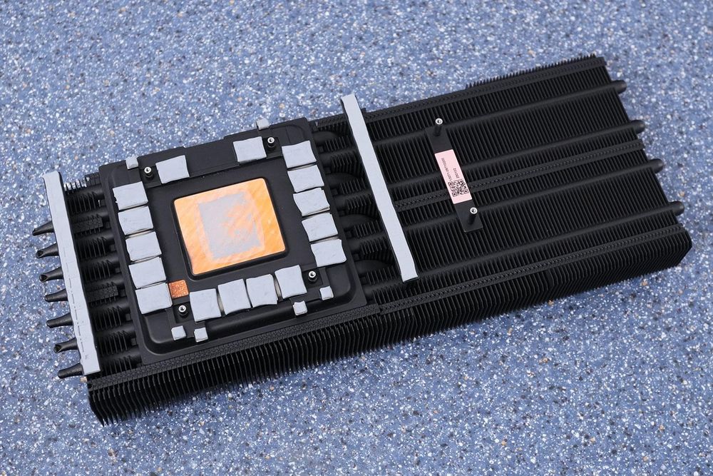 【情報】各家AIC的RTX50系列顯卡資訊公布 @電腦應用綜合討論 哈啦板 - 巴哈姆特