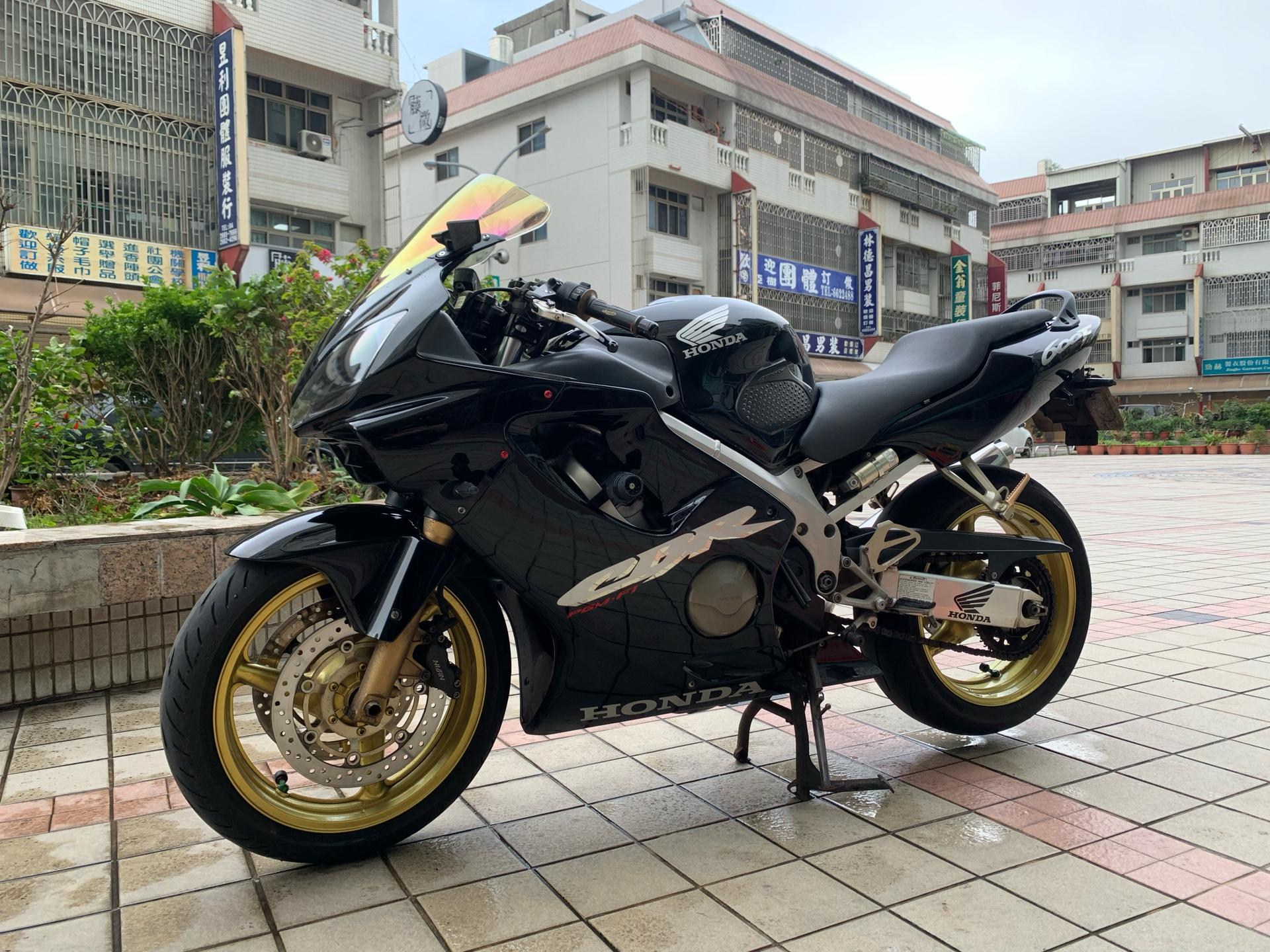 【心得】紅牌重機跟白黃牌的差別，以及該怎麼選 @汽機車討論 哈啦板 - 巴哈姆特