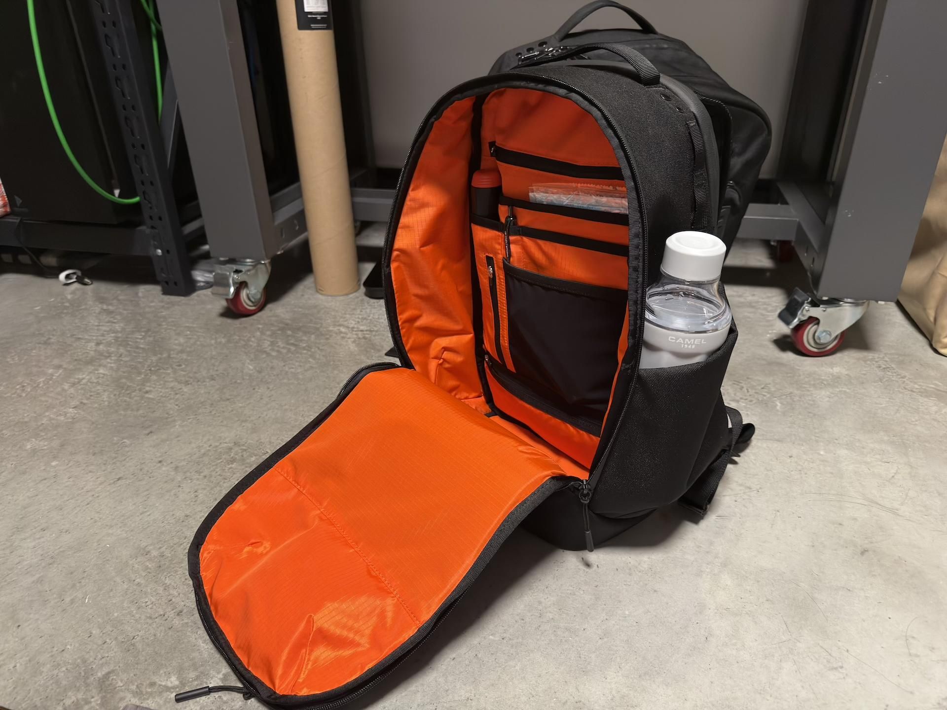 【心得】LTT Commuter Backpack (通勤背包)開箱 @電腦應用綜合討論 哈啦板 - 巴哈姆特