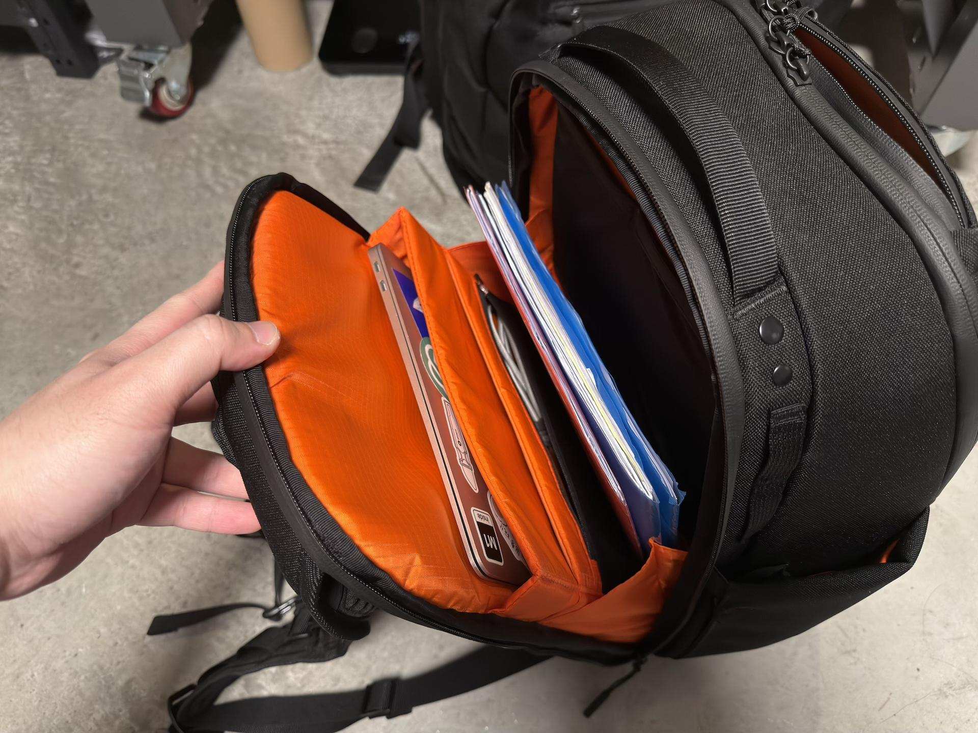 【心得】LTT Commuter Backpack (通勤背包)開箱 @電腦應用綜合討論 哈啦板 - 巴哈姆特