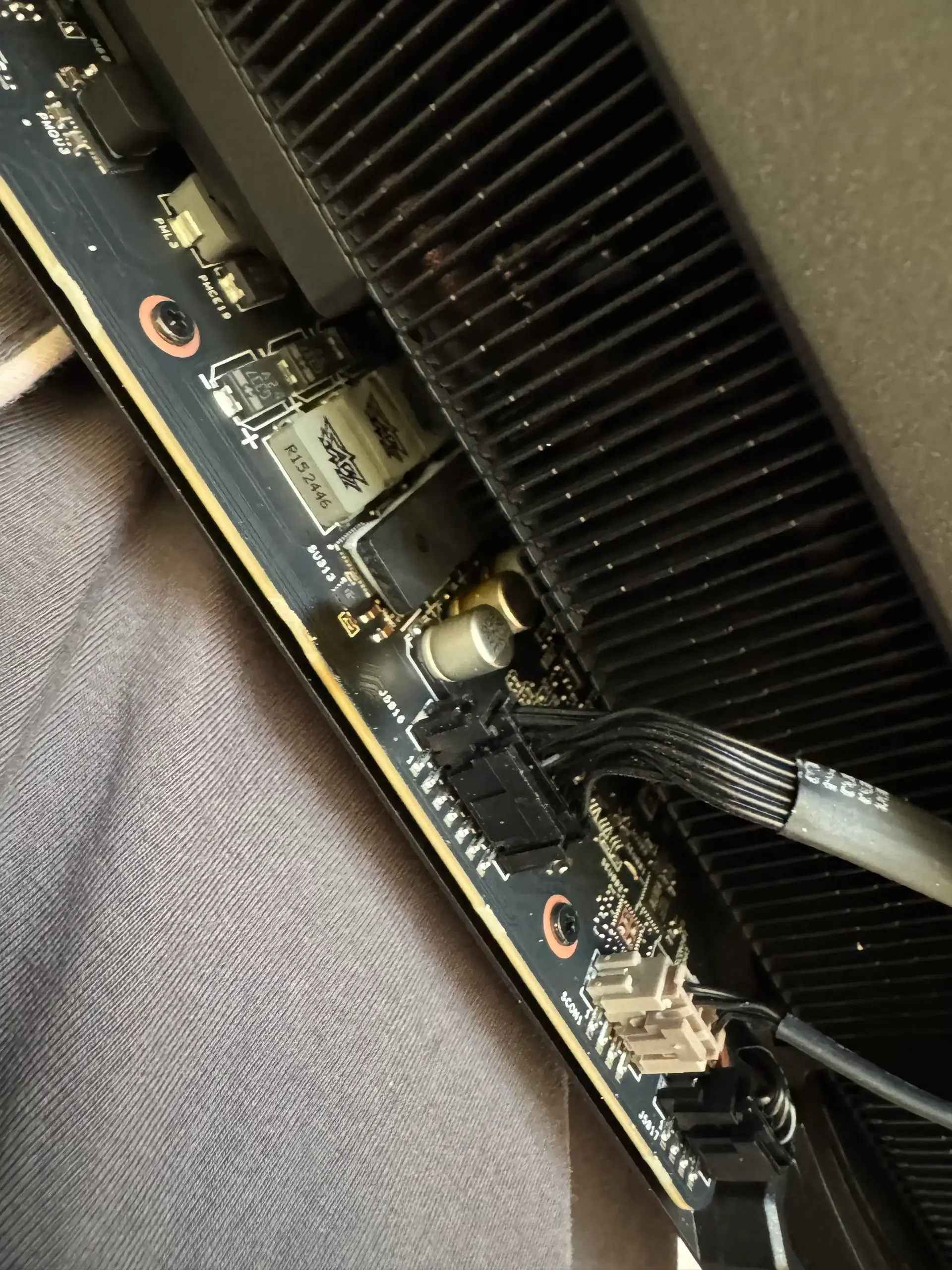 【情報】reddit 上有人ASUS 5090 astral燒起來了 @電腦應用綜合討論 哈啦板 - 巴哈姆特