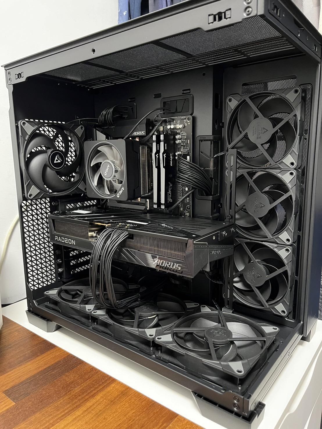 RE:【心得】臭打遊戲的好選擇 技嘉AORUS RX 9070XT ELITE 16G 開箱 @電腦應用綜合討論 哈啦板 - 巴哈姆特