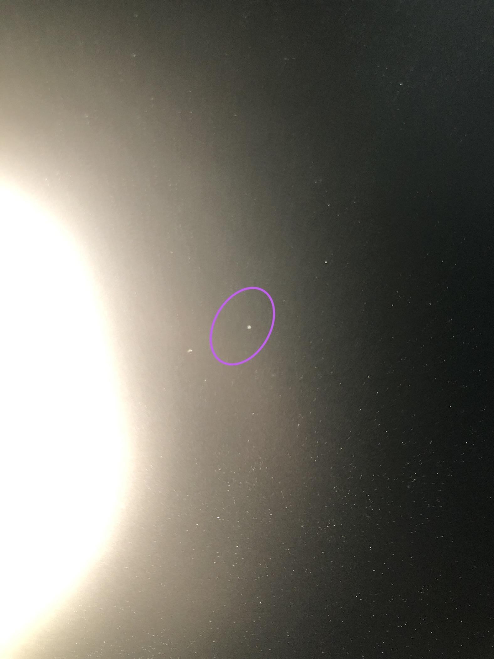 【問題】Benq sw242q螢幕上面出現不明的泡泡(小灰點)? @電腦應用綜合討論 哈啦板 - 巴哈姆特