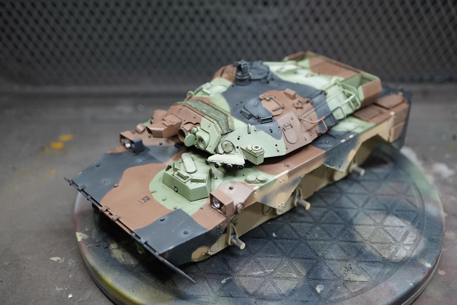 [達人專欄] 法式六輪甲跑車-AMX-10RCR - su37vista的創作 - 巴哈姆特