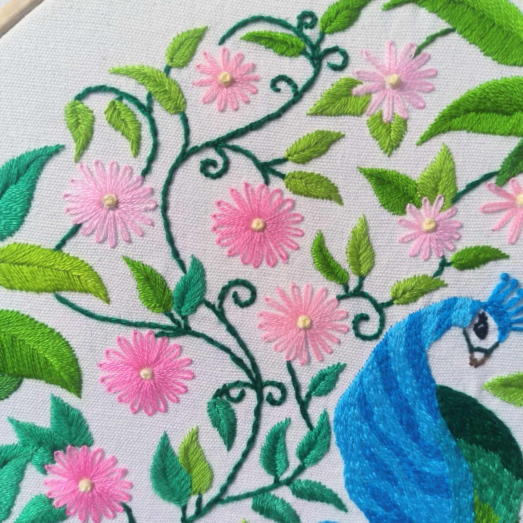 刺繡作品分享│孔雀 A36919515的創作 巴哈姆特
