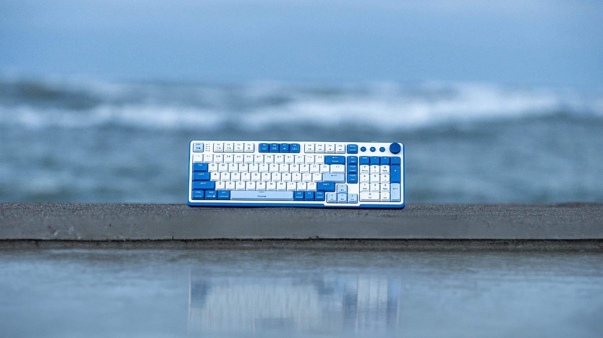 無線三模與機械矮軸，還有超多光效:iRocks K107R 極簡易開箱 - a29175701的創作 - 巴哈姆特